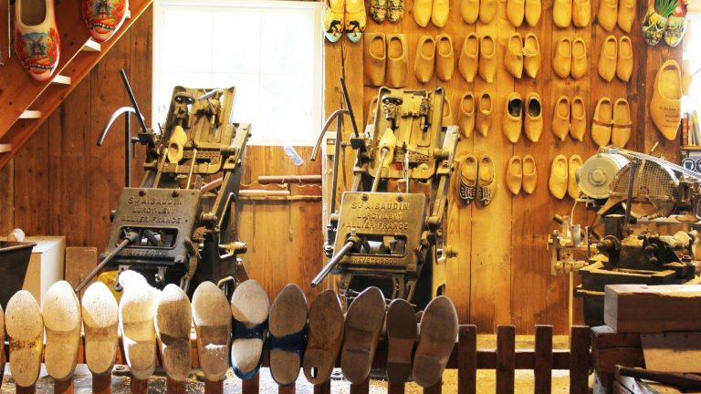 ¿Por qué son típicos los zuecos? - Camaleontours