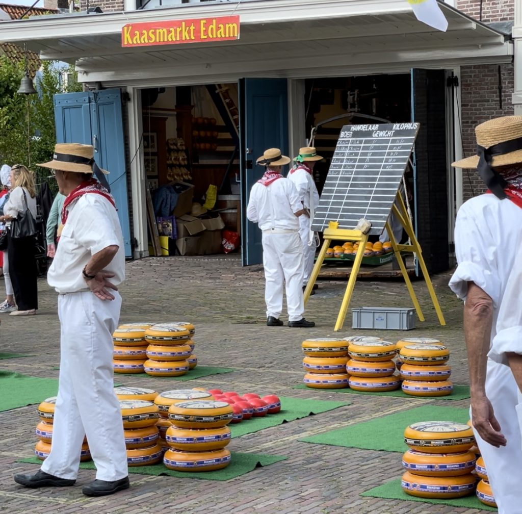 Edam Cheese Market: A Taste of Tradition - Camaleontours